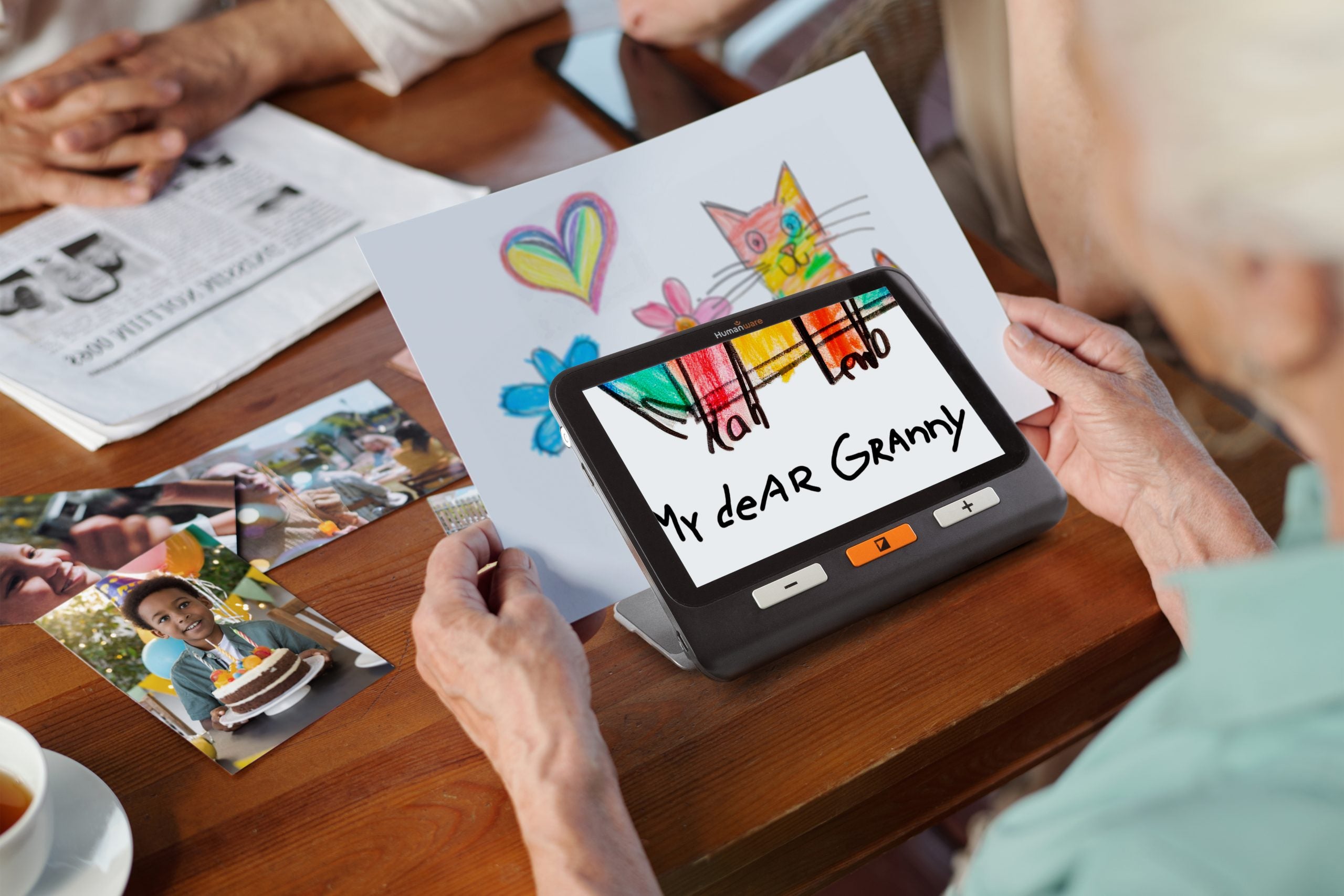 Explore 8 handheld electronic magnifier